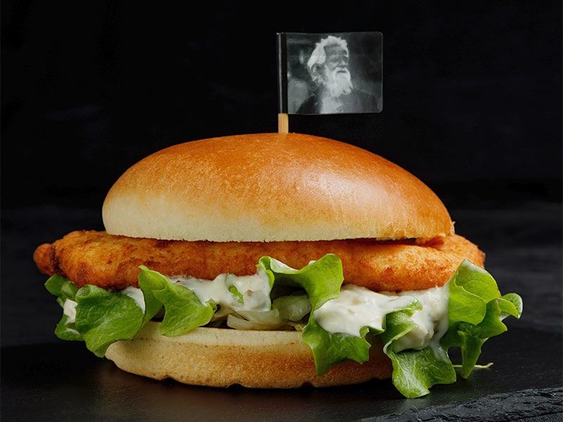 Burger LUCA cu șnițel de pui